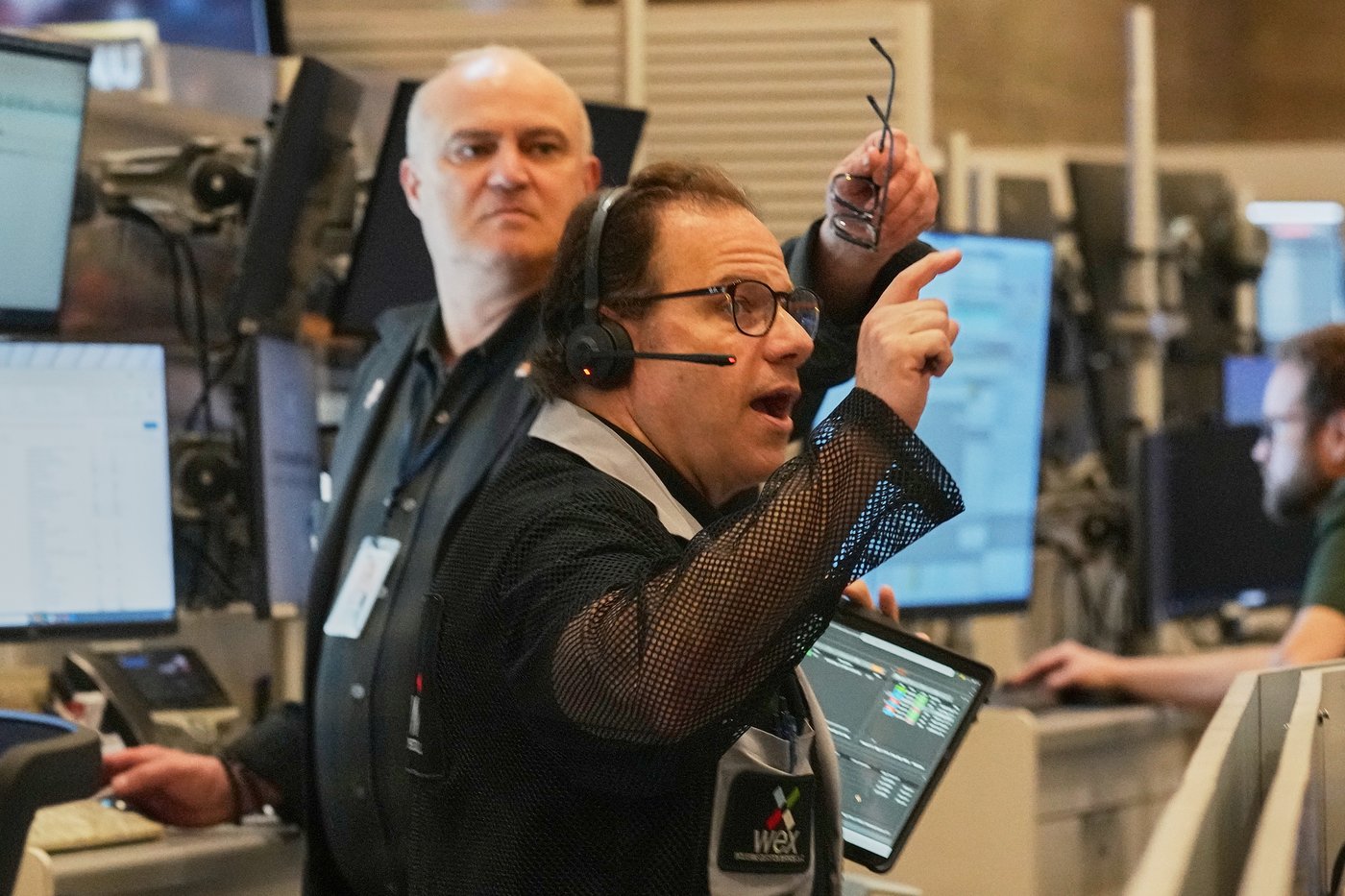Wall Street falls from its records and oil prices jump after fighting ...