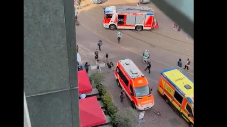 Λειψία: Αυτοκίνητο έπεσε πάνω σε πλήθος - Δύο νεκροί - Δείτε βίντεο