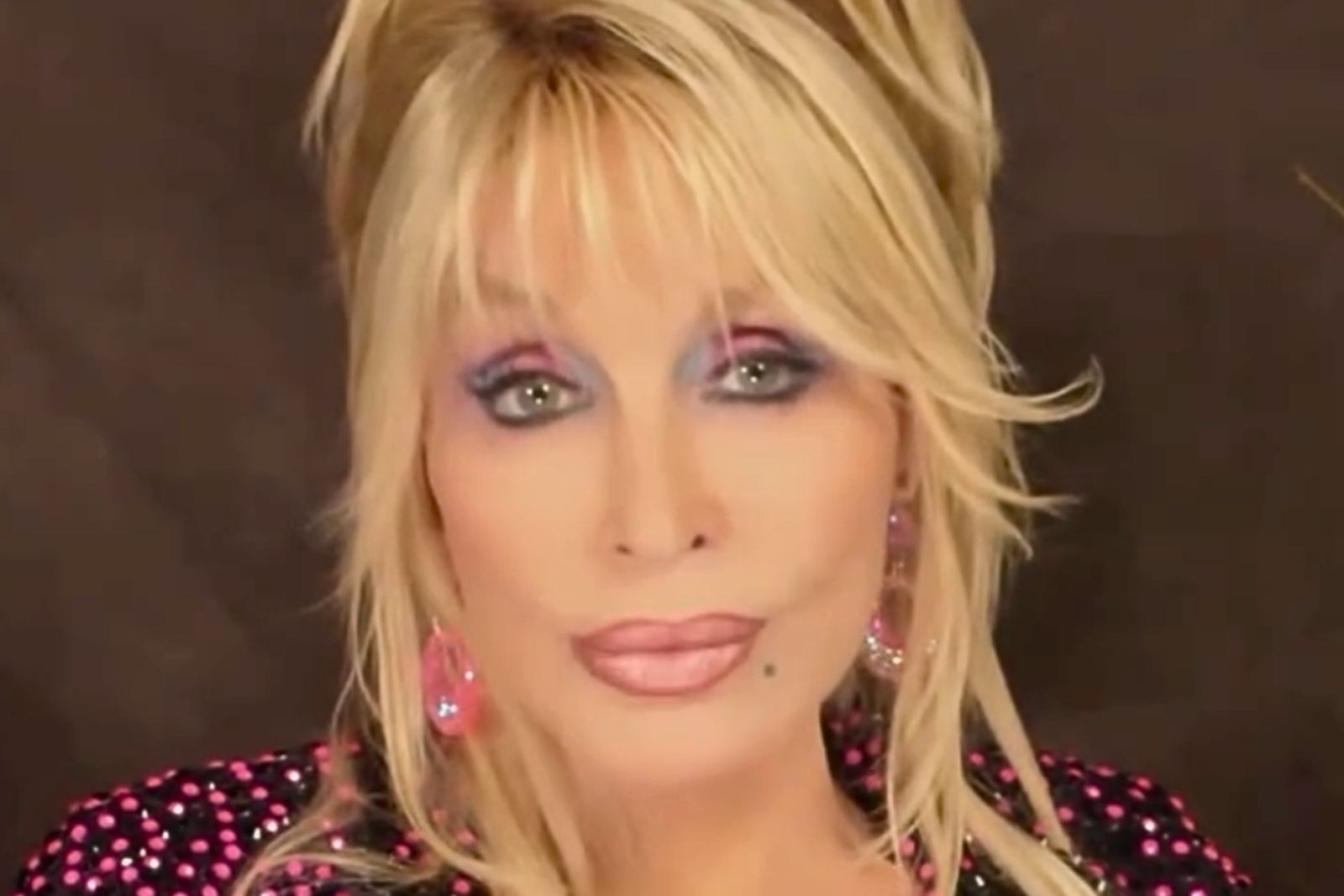 Dolly Parton responding to meds and treatment, but Las Vegas residency ...