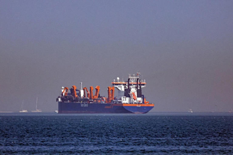 Admiral: US sinks six Iranian boats; two ships pass Strait of Hormuz