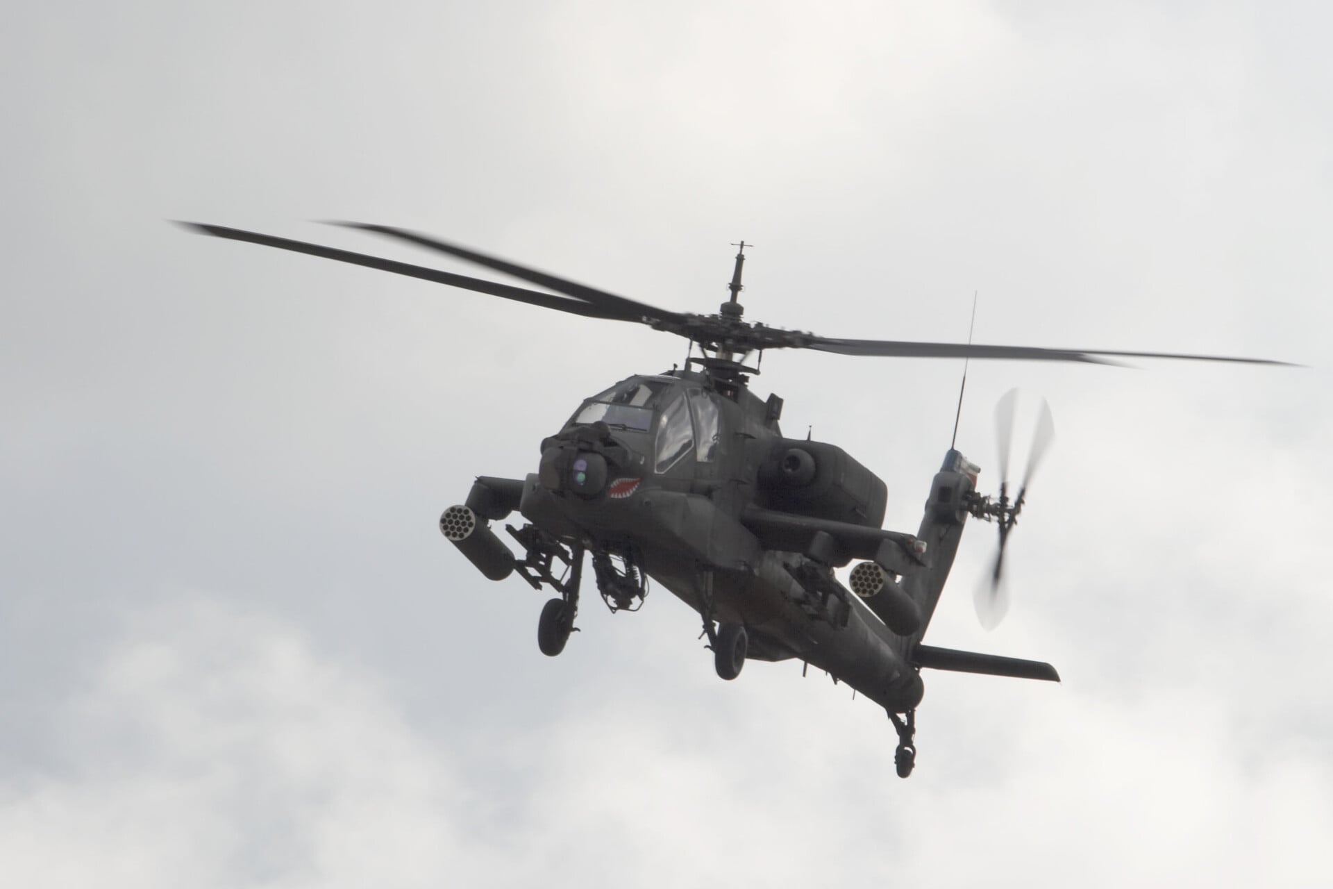 ΗΠΑ: Ελικόπτερα Sea Hawk και Apache χρησιμοποιήθηκαν για την ...