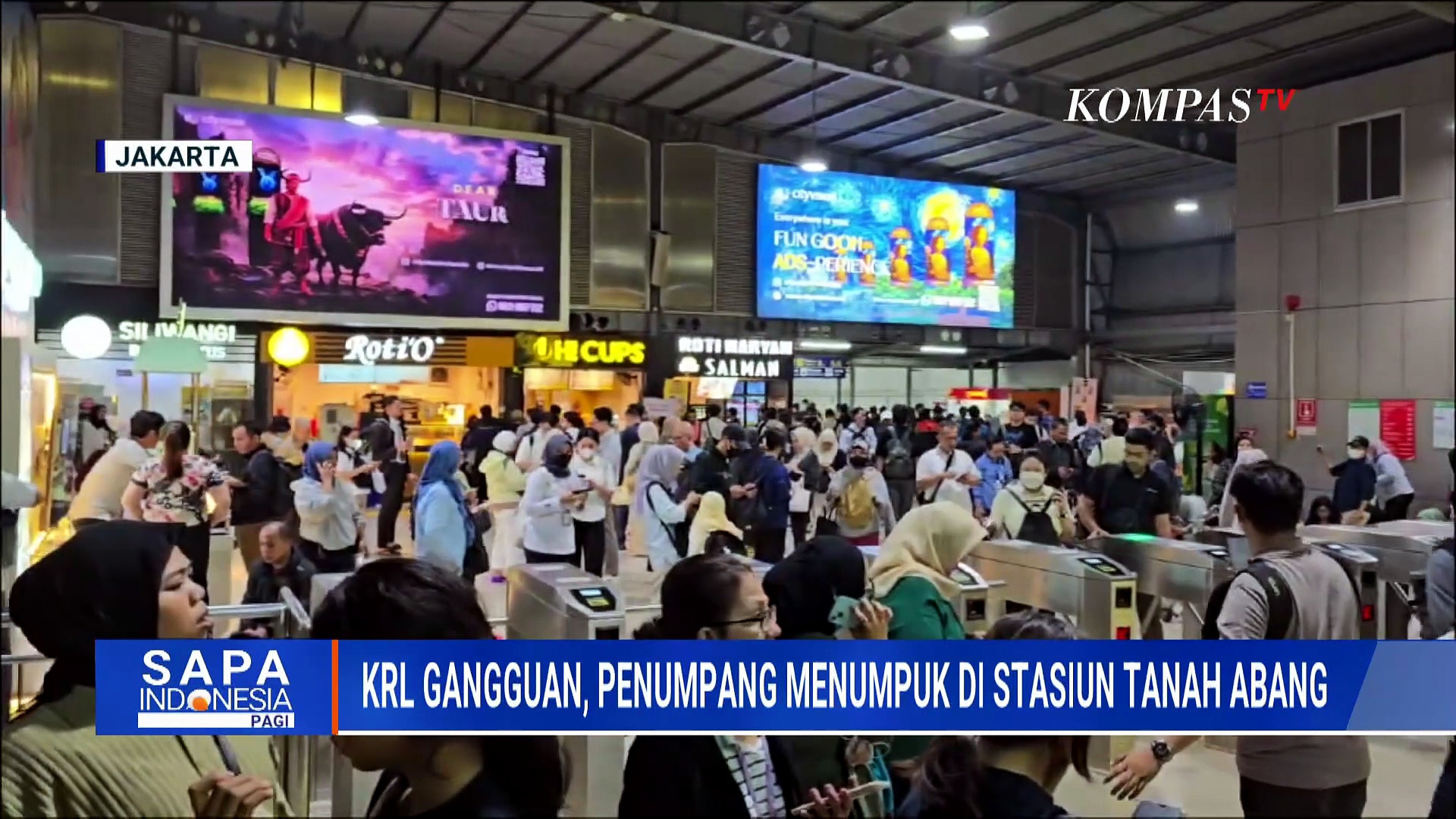 Rekaman detik-detik aliran listrik KRL di Stasiun Jurang Mangu ...