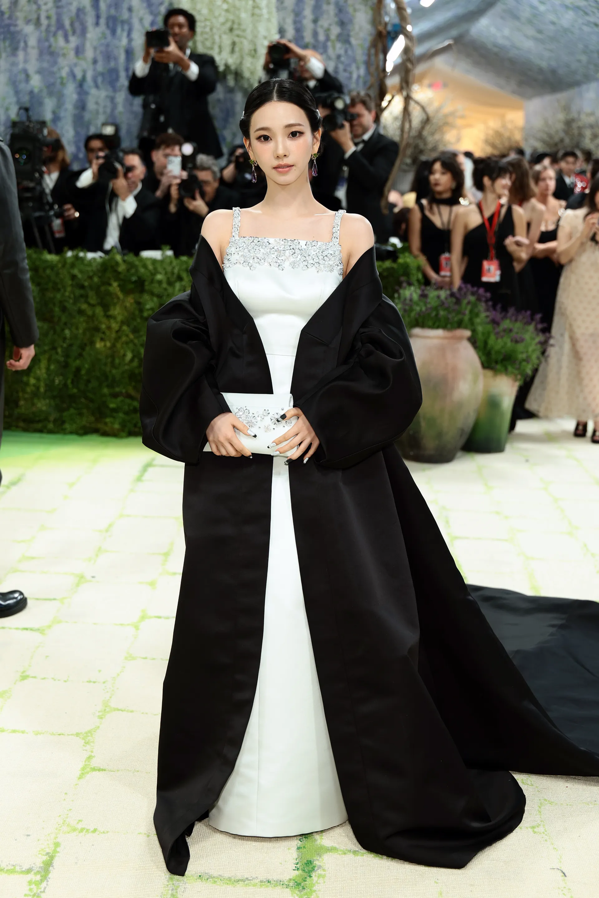 Karina debuts at the Met Gala… Prada interprets a 'Korean princess'