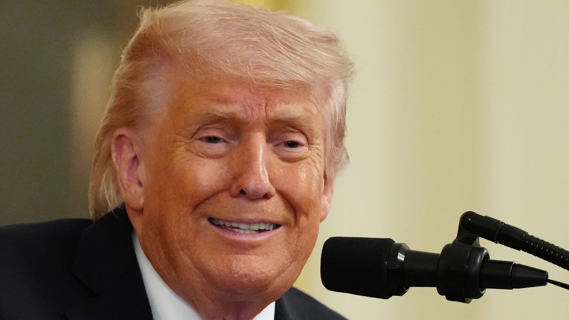 Donald Trump hilariously jokes about 10-year presidency