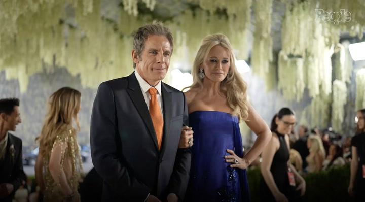 Ben Stiller and Christine Taylor put love for the New York Knicks front ...