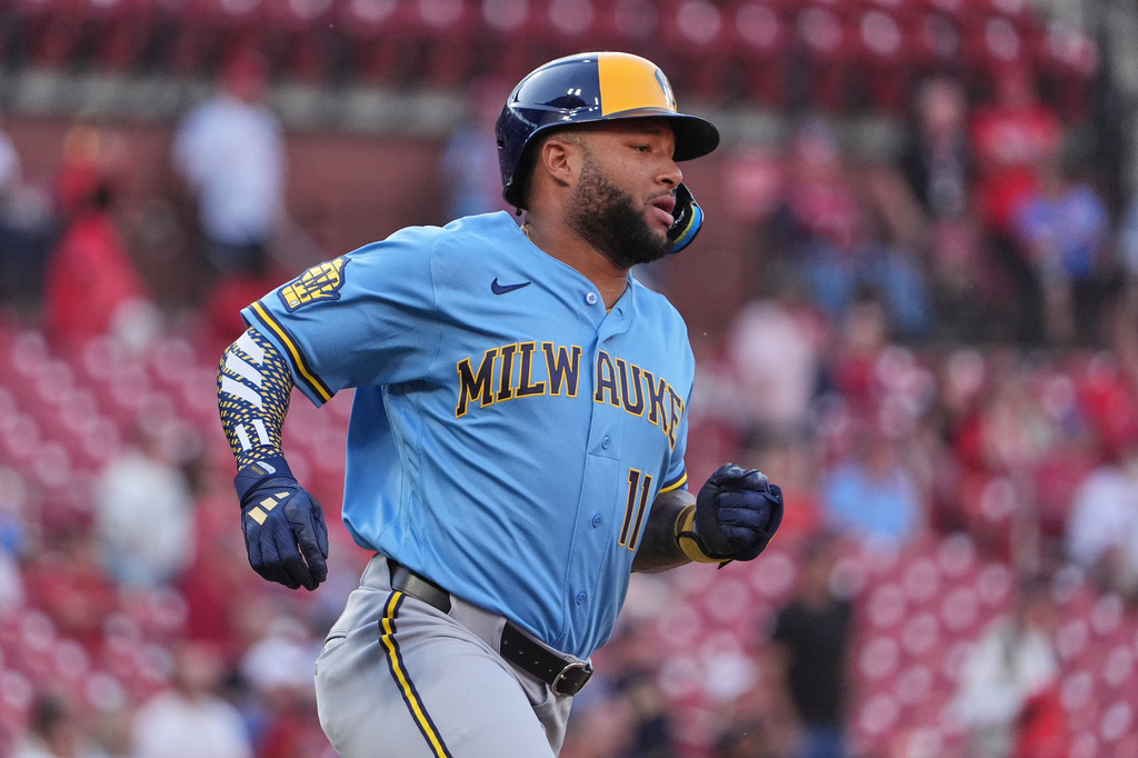 Brewers' Jackson Chourio goes 4 for 4 in his 2026 debut after coming ...