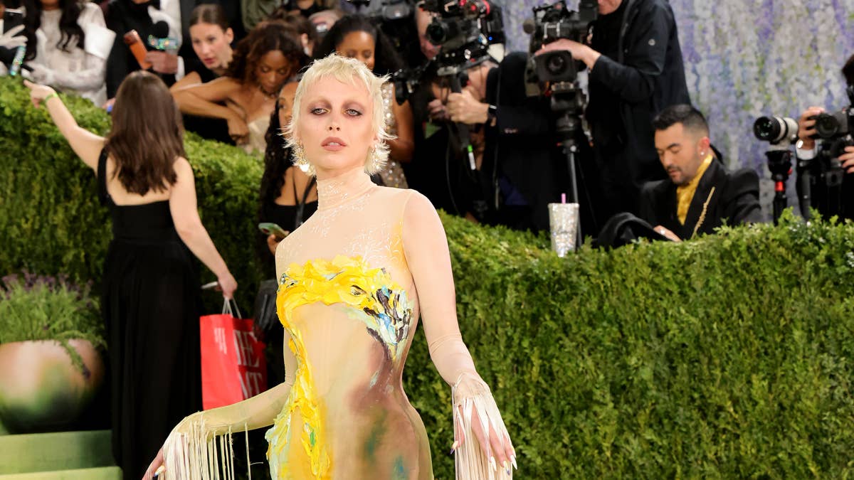 Emma Chamberlain stuns in colorful Mugler gown at 2026 Met Gala