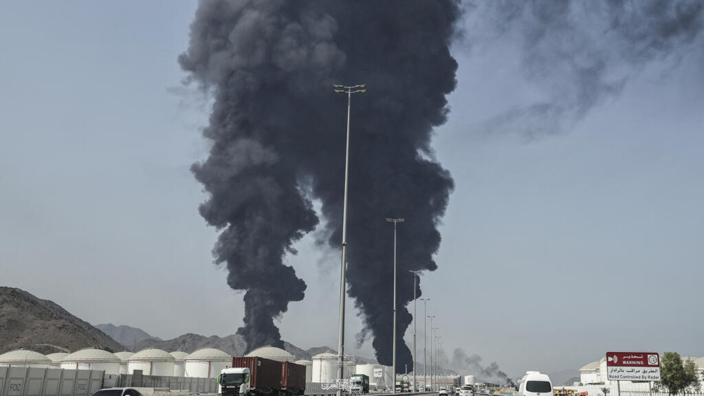 US and UAE report Iran attacks as military pushes to reopen Strait of ...