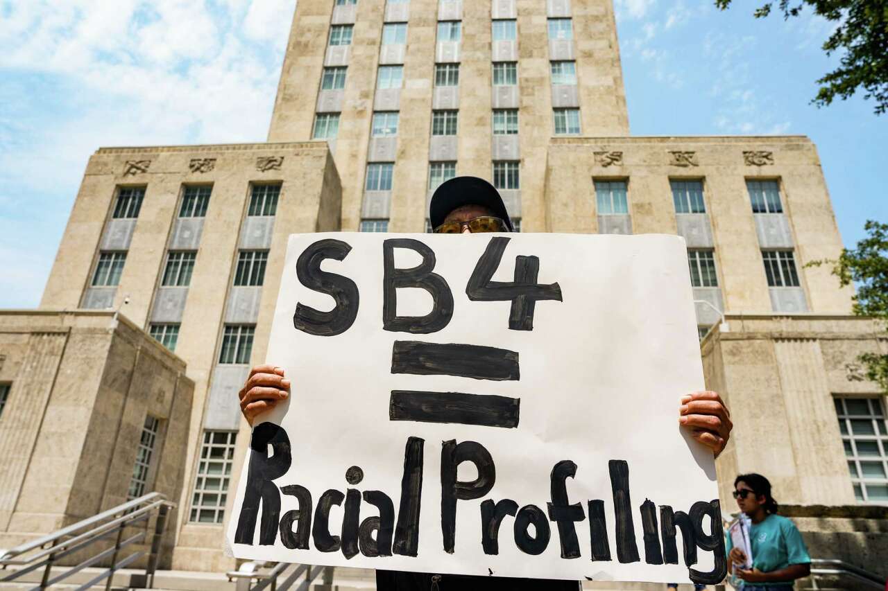 ACLU, civil rights groups file new lawsuit challenging SB4, Texas ...