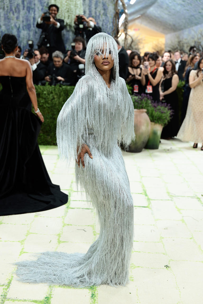 Teyana Taylor shimmies onto the Met Gala 2026 red carpet in head-to-toe ...