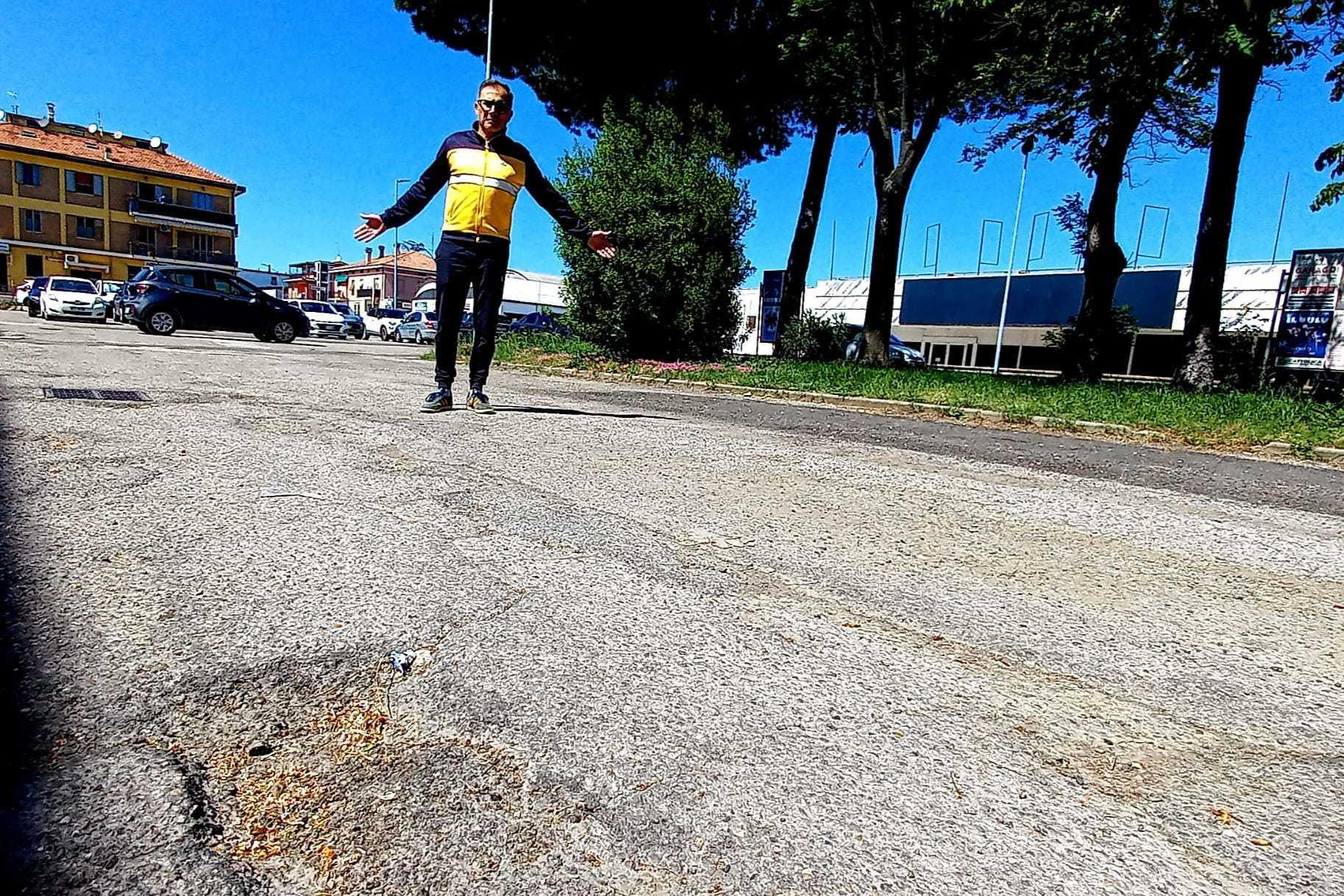 Via Giolitti, arriva il nuovo asfalto: "Anche il parcheggio sarà rifatto"