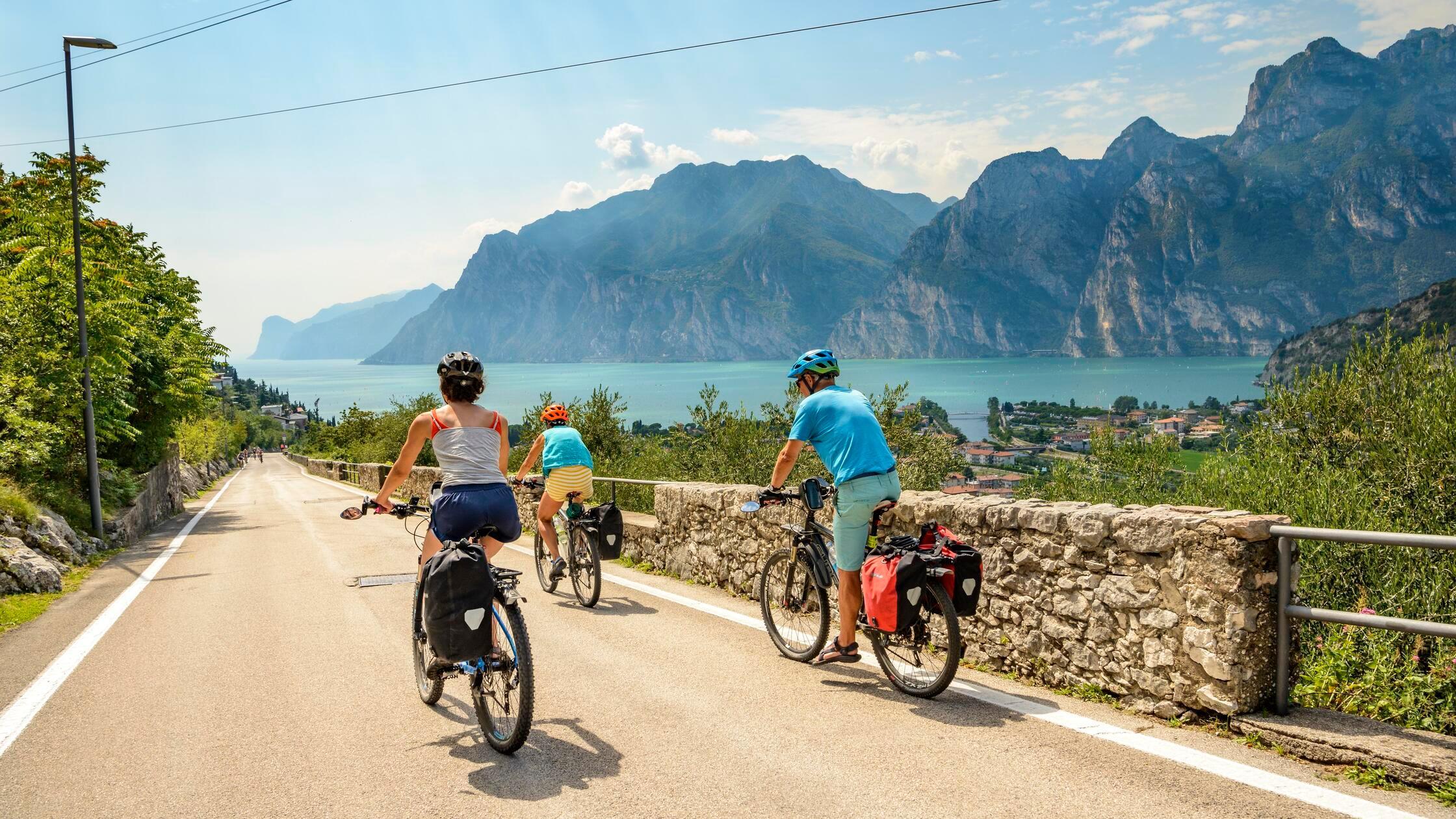 Radfahrer sorgen am Gardasee für großen Ärger - Bürgermeister bringt ...