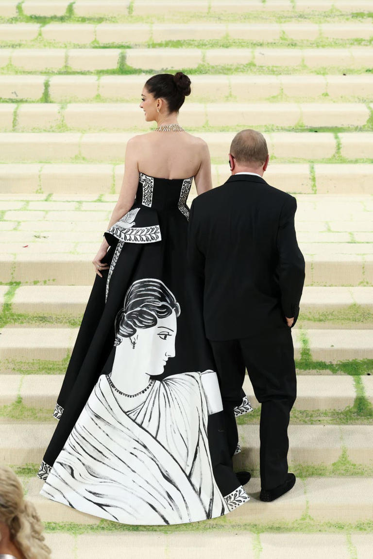 Anne Hathaway’s Met Gala gown has a poetic hidden meaning