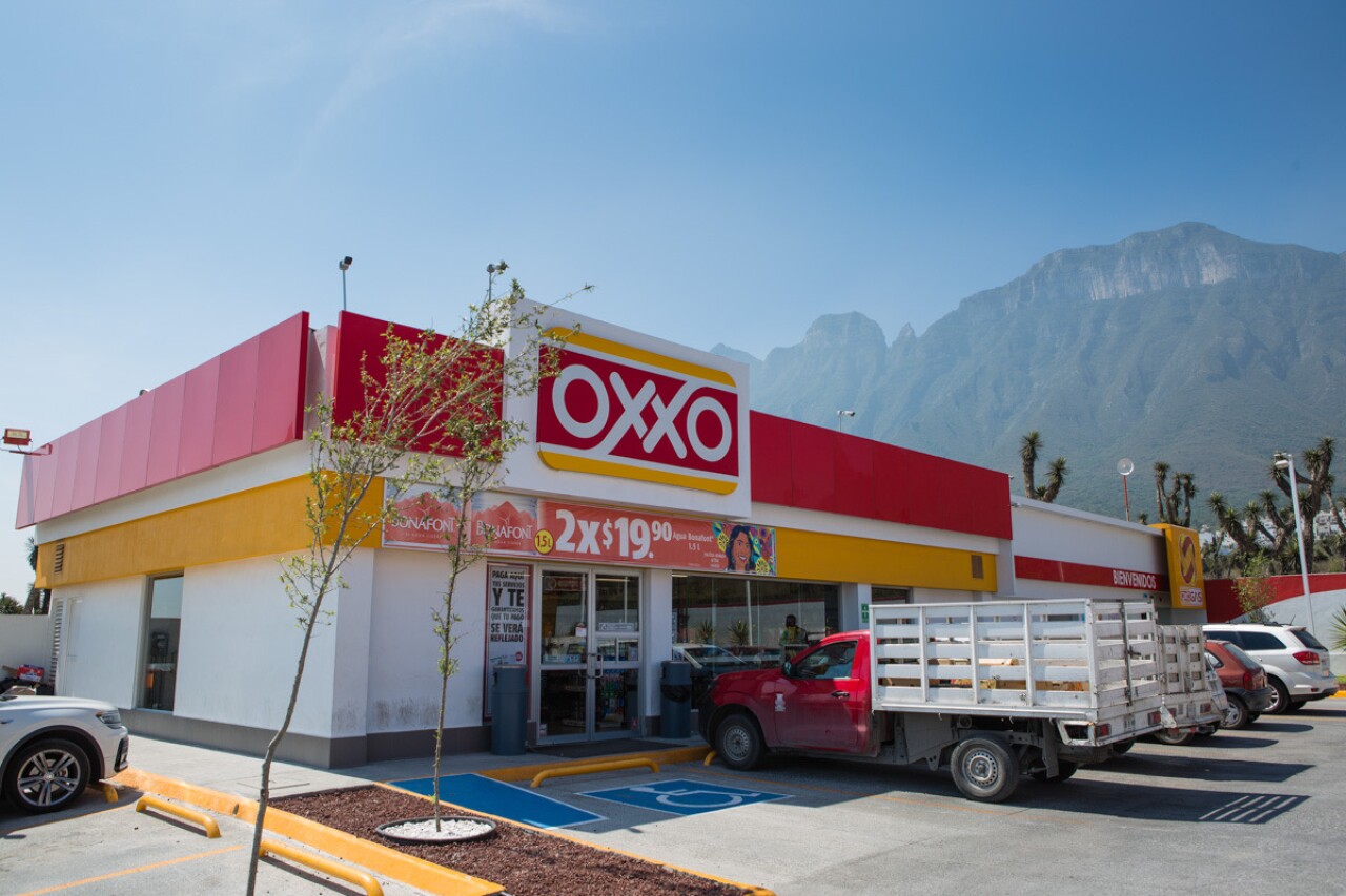 OXXO frena apertura de tiendas ante debilidad del consumo en México