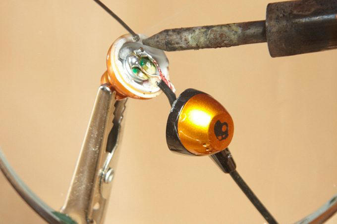 How to fix wired earbud headphones