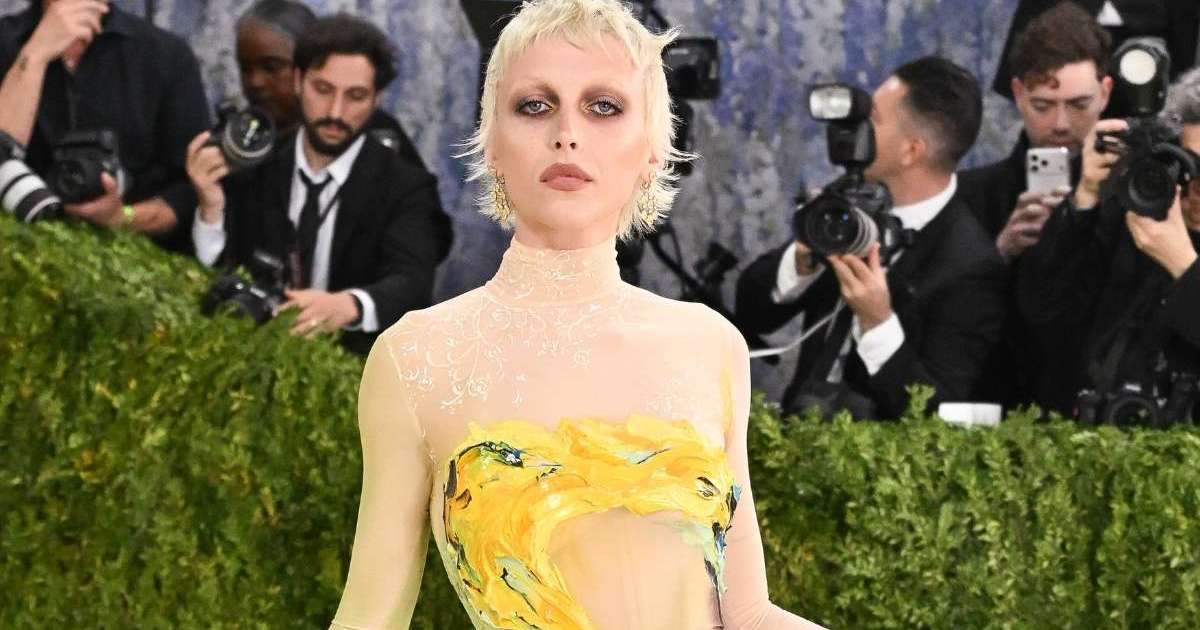 Emma Chamberlain's fully sheer Mugler gown is a 'painted' masterpiece