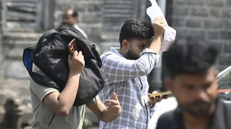 Mumbai weather update: Hot day expected, AQI remains at satisfactory level
