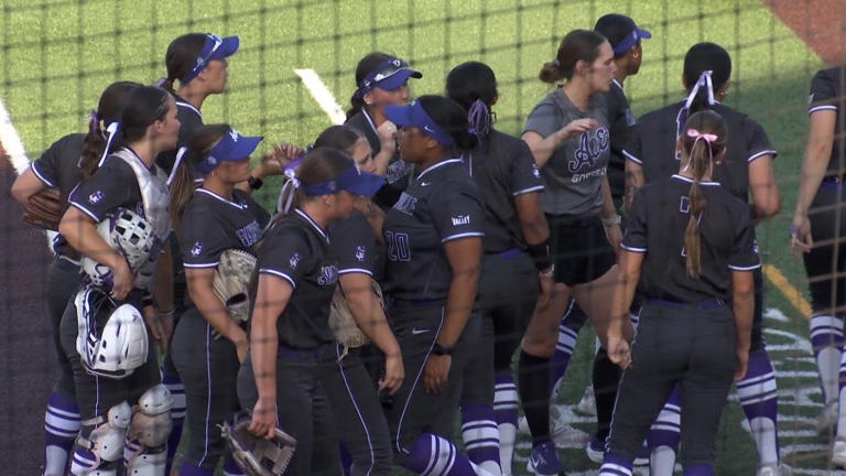 UE sneaks into MVC tournament play