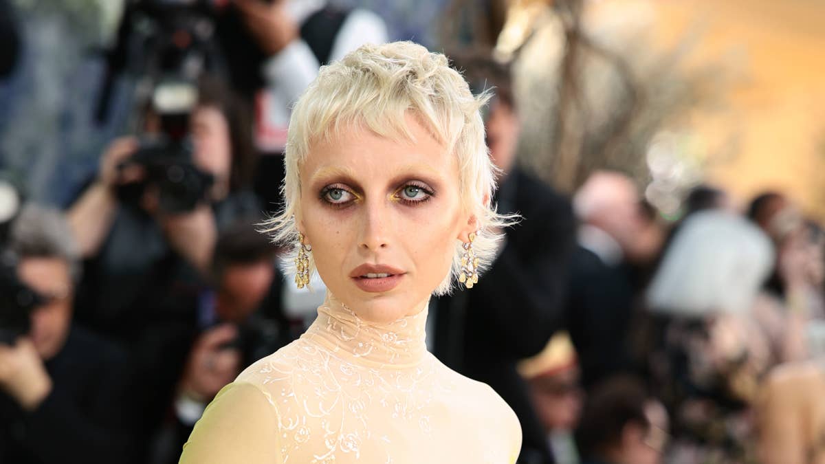 Emma Chamberlain stuns in colorful Mugler gown at 2026 Met Gala
