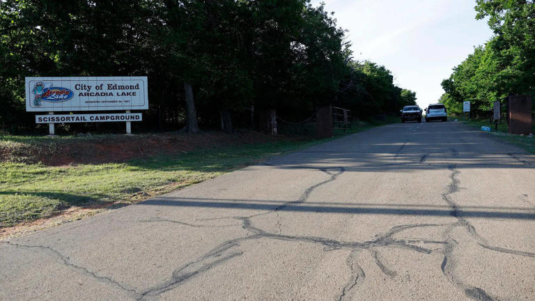 Police investigate shooting at Oklahoma park that injured 18