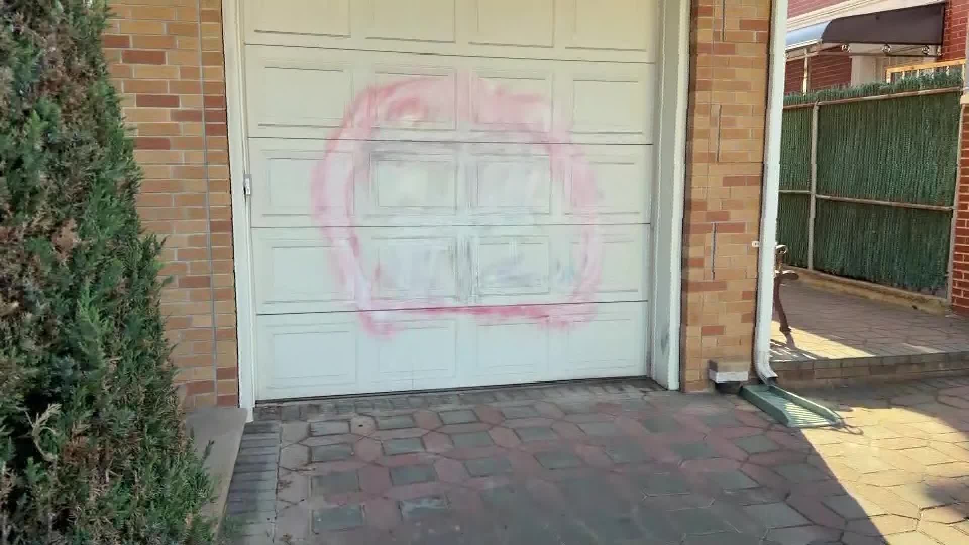 NYPD investigating antisemitic graffiti in Queens