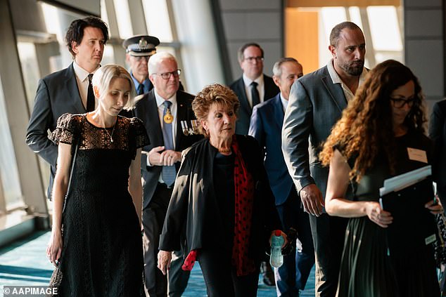 Bruce McAvaney's emotional tribute as Dennis Cometti farewelled at star ...