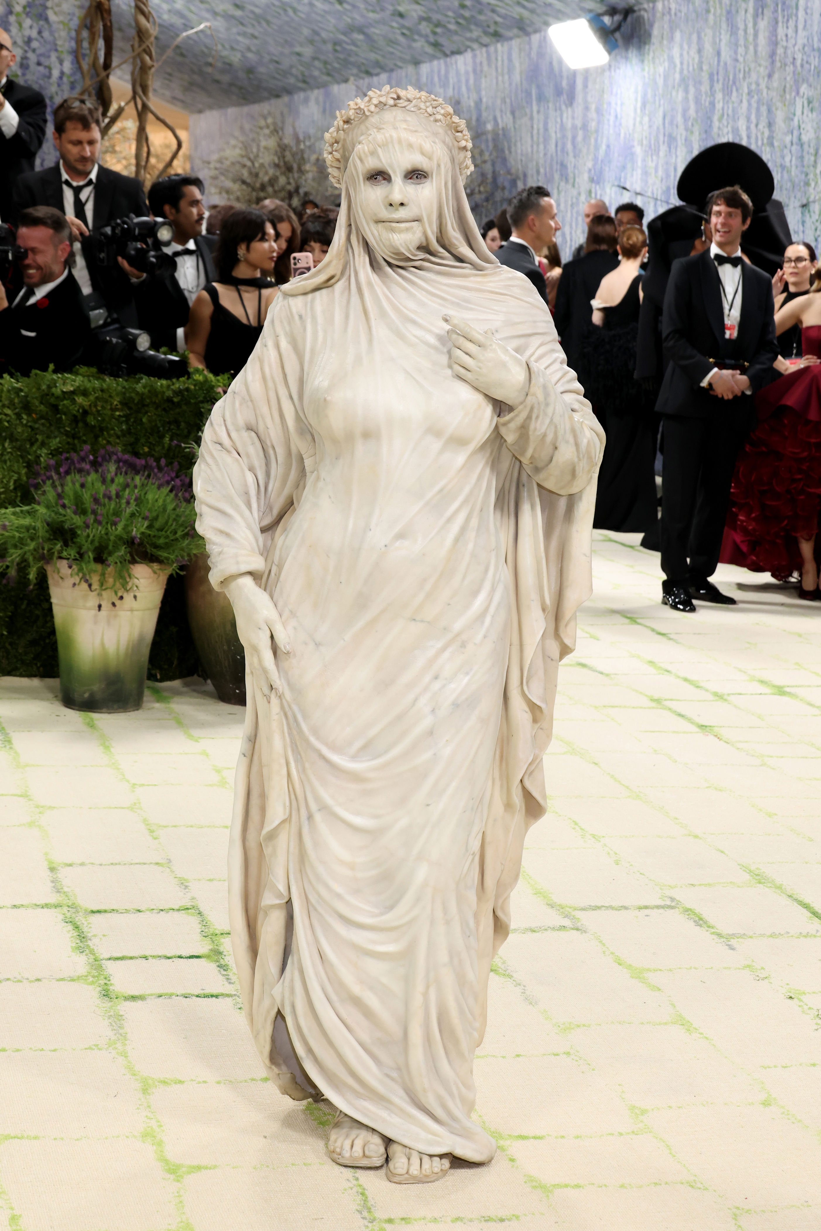 Heidi Klum is a real-life statue on the Met Gala 2026 red carpet