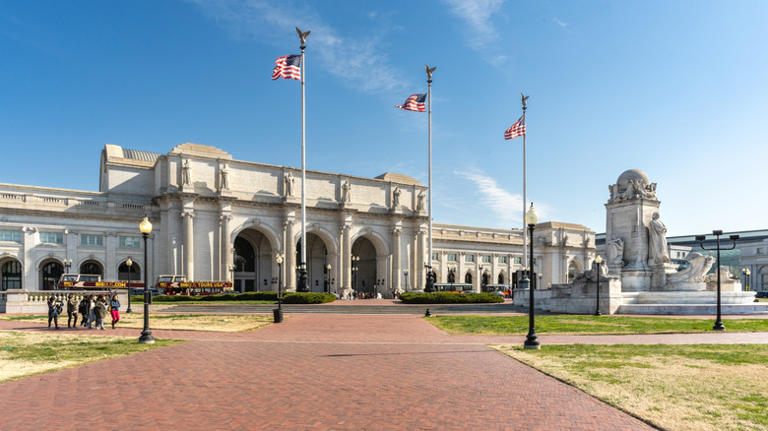 This Amtrak train route is shutting down in 2026, leaving Washington DC ...