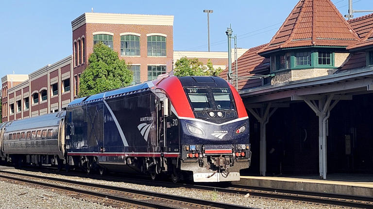 This Amtrak train route is shutting down in 2026, leaving Washington DC ...
