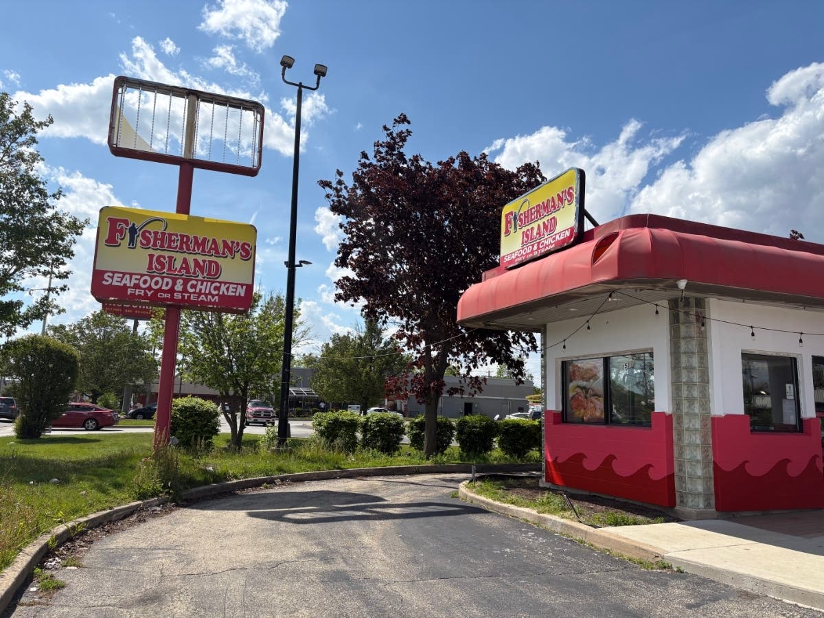 Joliet's Fisherman's Island turns into vacant, abandoned restaurant ...