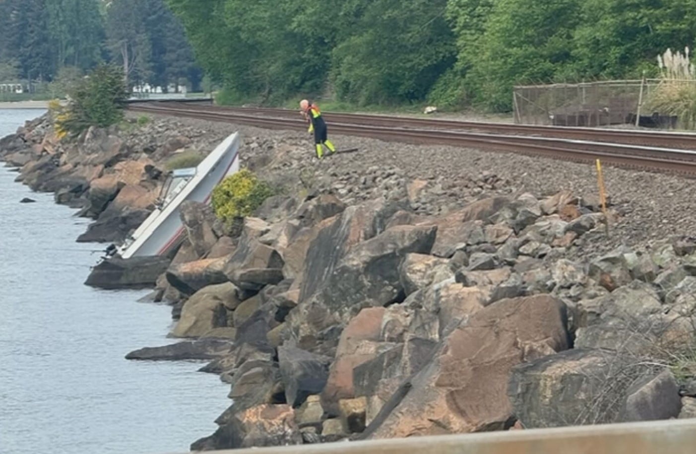 Boater facing BUI charges after crashing into rocks in Steilacoom