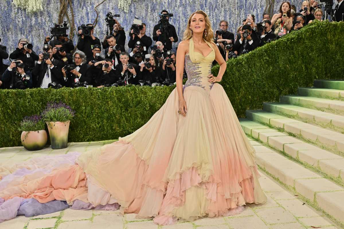 Ryan Reynolds calls Blake Lively 'fearless' in Mother's Day tribute ...