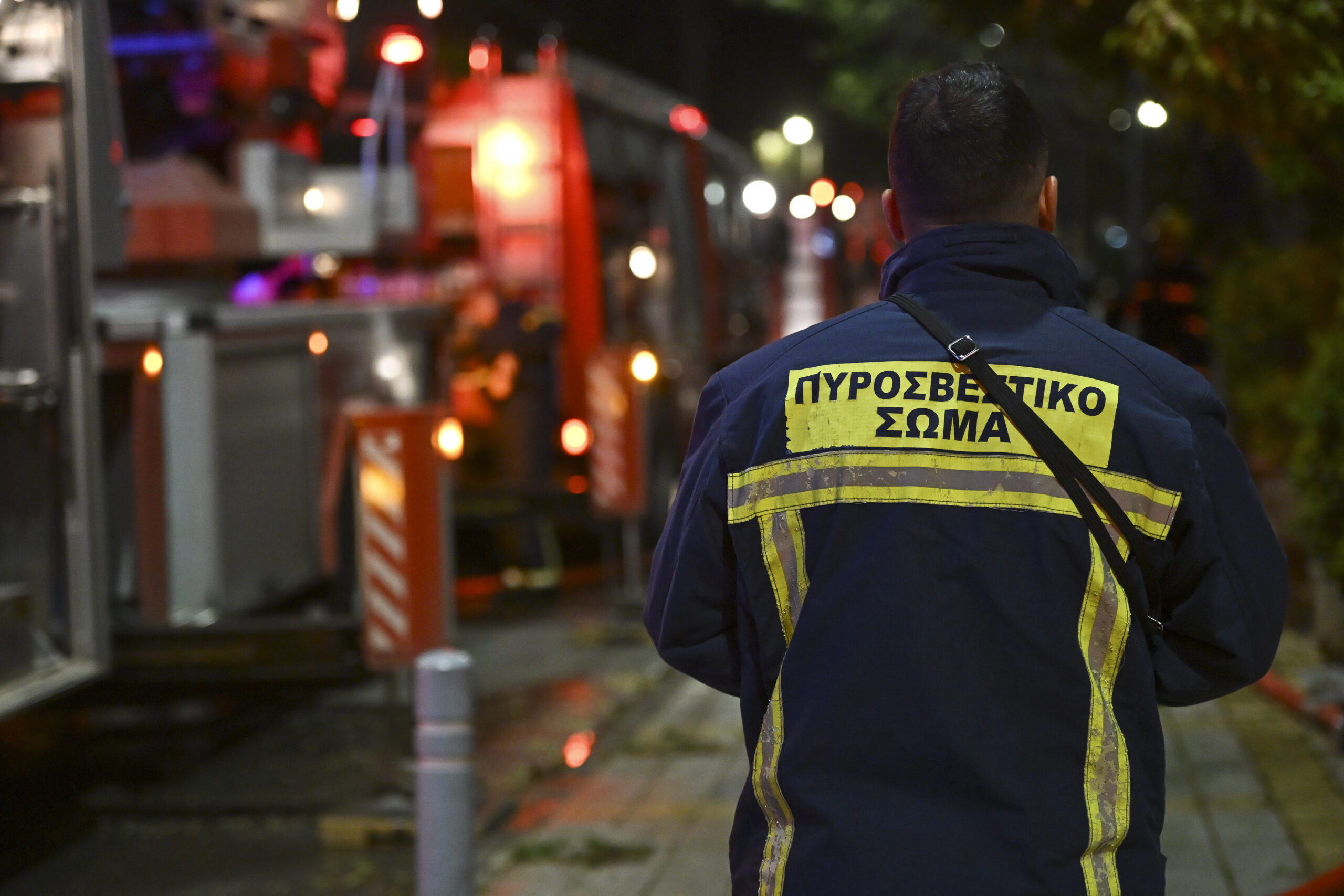 Θεσσαλονίκη: Στις φλόγες μια μοτοσικλέτα – Ζημιές προκλήθηκαν και σε ...