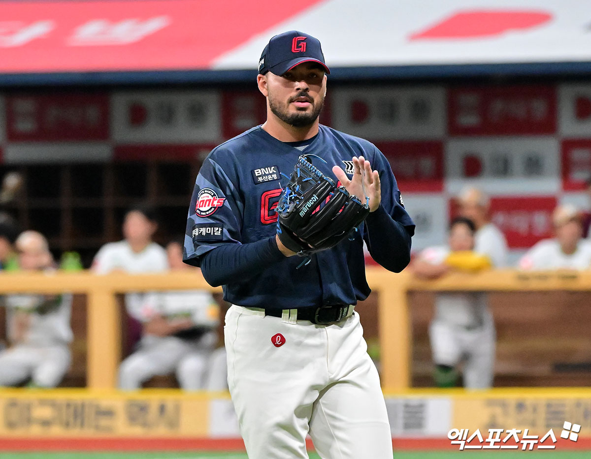 [오피셜] '롯데 고맙습니다, KBO리그 또 해냈다'…월간 MVP 탔던 감보아, 보스턴서 생애 첫 빅리그 콜업→韓 프로야구 ...