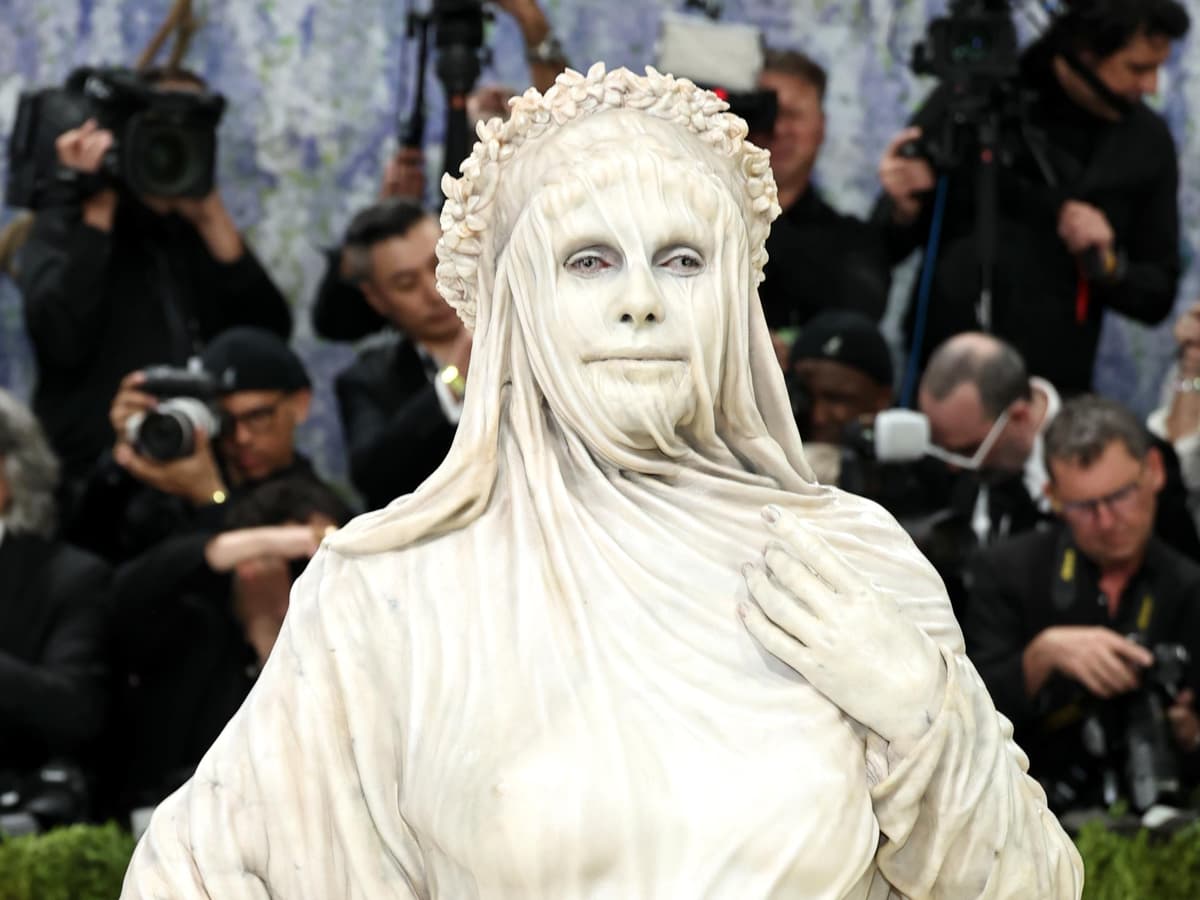 Heidi Klum wird zur Statue und trifft das Motto der Met Gala 2026 damit ...