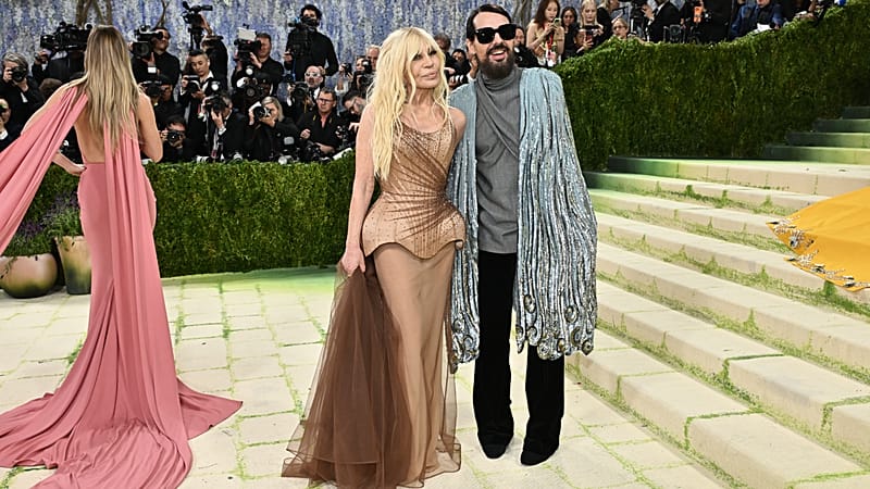 Stars including Anne Hathaway, Emily Blunt and Serena Williams walk Met ...