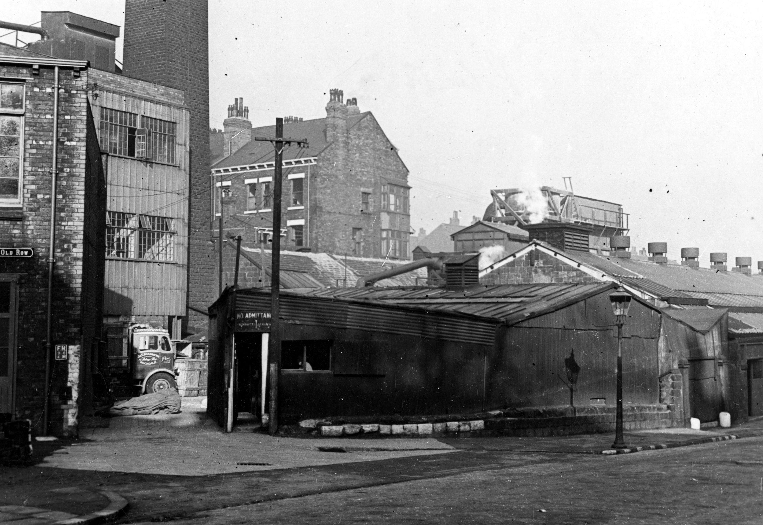 Acuminous photos take you back to Armley in the 1940s