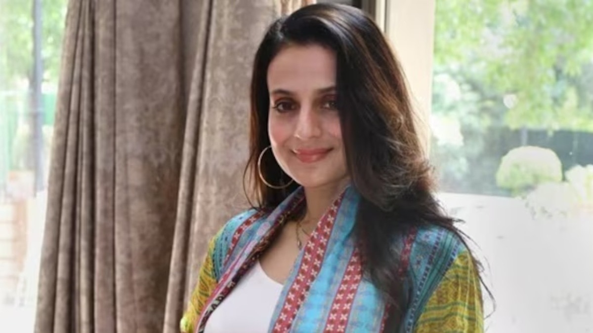 When will this war end? Ameesha Patel's flight diverted as Dubai shuts ...