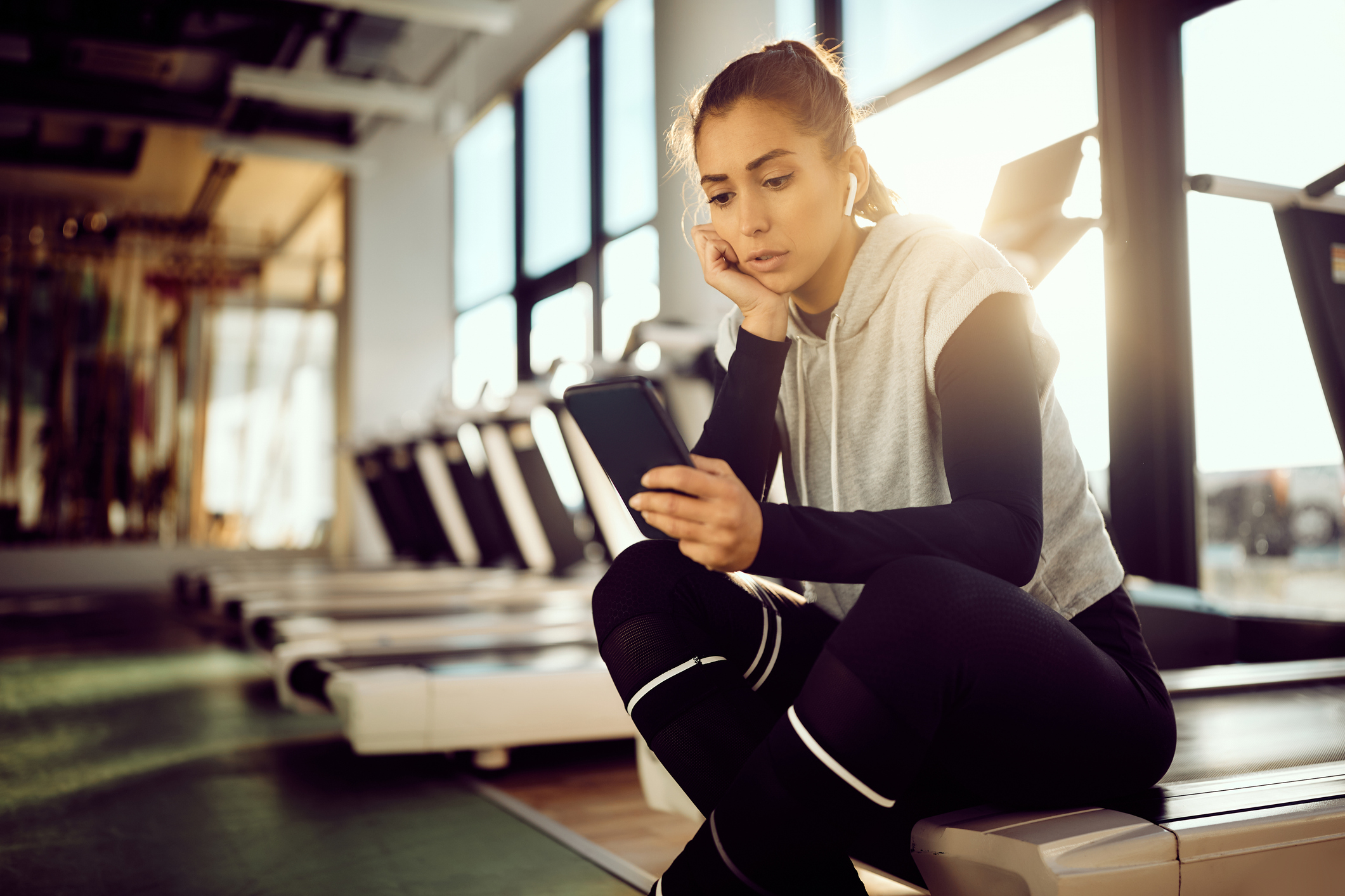 Employee sees notes around gym—then they realize coworker’s ‘habit’