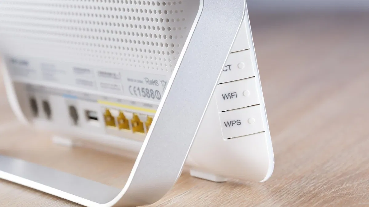 Moneda sobre el módem: ¿realmente mejora tu WiFi o es un mito?