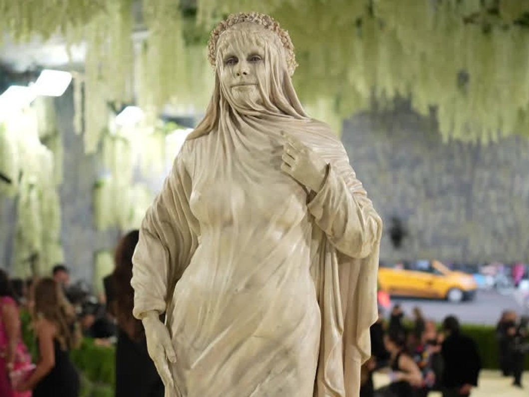 Recognize her? Heidi Klum attends the Met Gala as a living statue