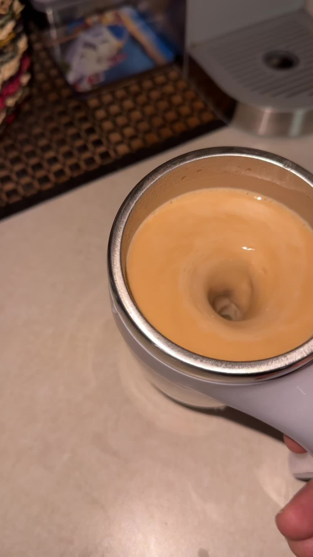 Why everyone is talking about this self stirring coffee cup