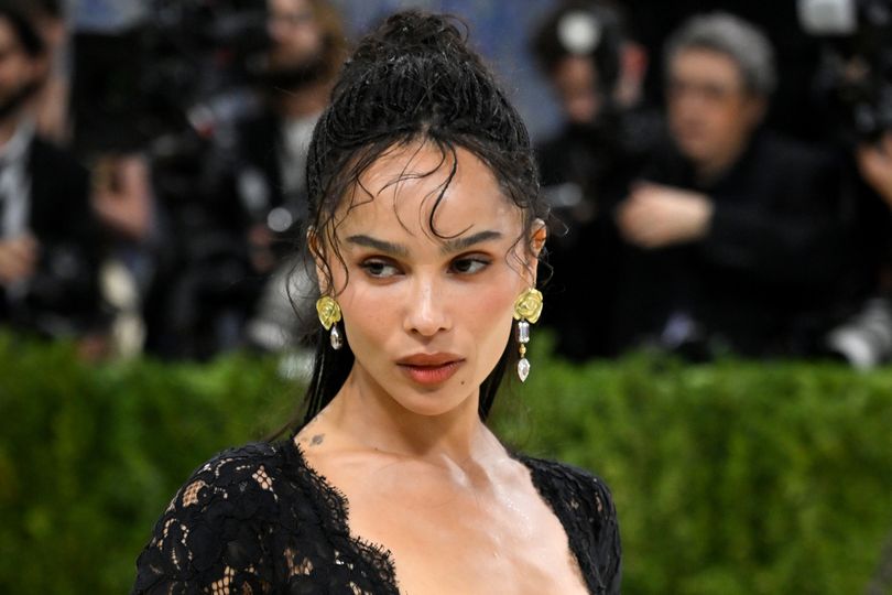 Zoe Kravitz ditches engagement ring at Met Gala a week after Harry ...