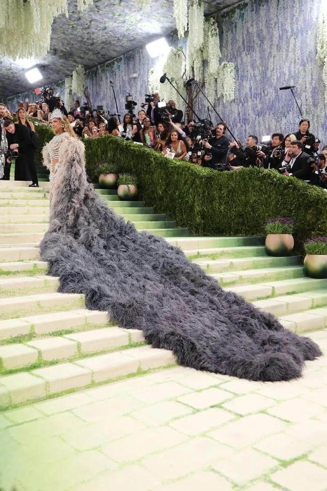 Beyoncé returns to the Met Gala after 10 years, as Blue Ivy breaks the ...