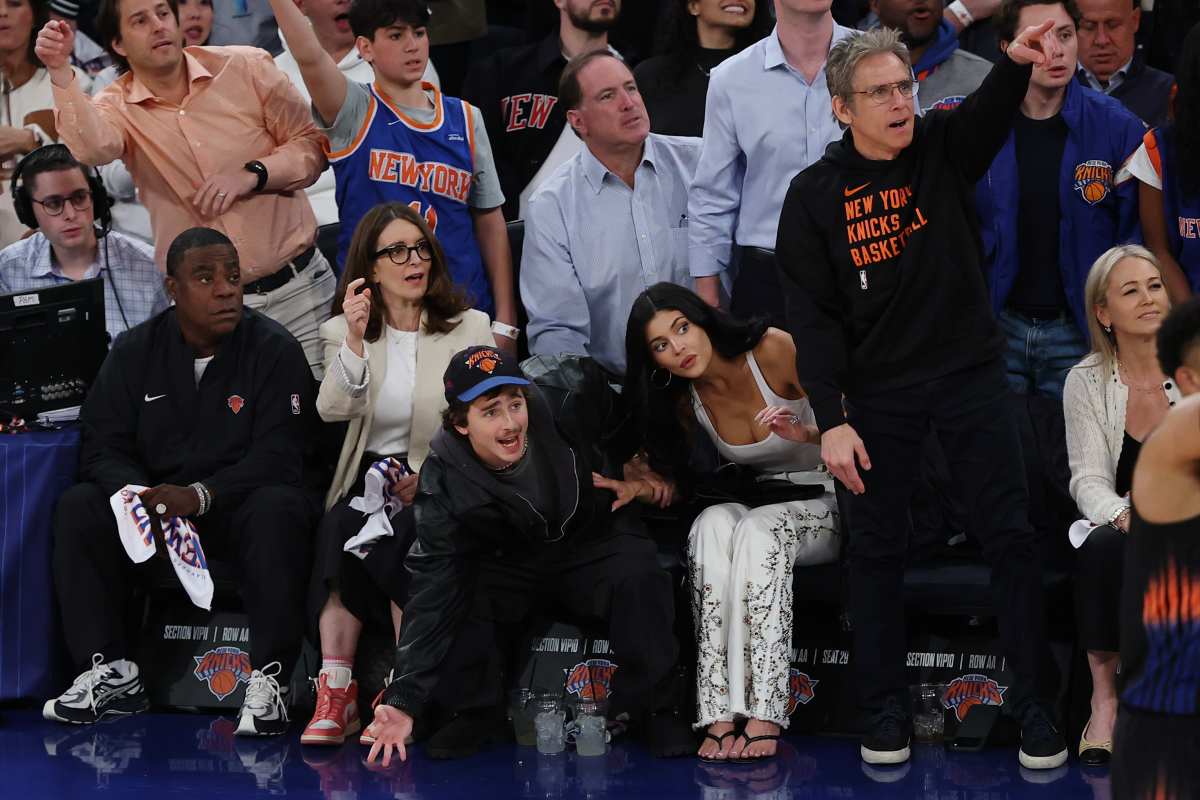 Tina Fey sets the record straight on Timothee Chalamet 'manspreading ...
