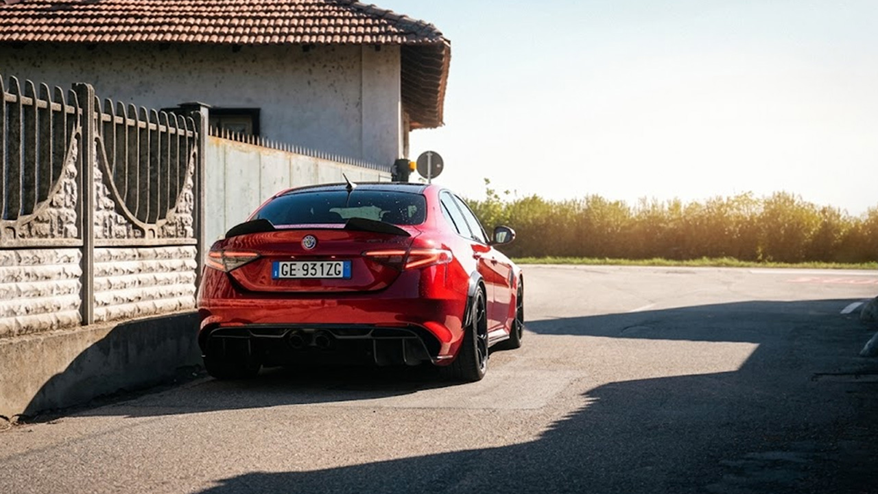 Driving the Alfa Romeo GTA for coffee: Insane performance in daily life