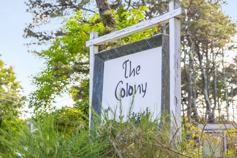 Exclusive: Cape Cod’s historic midcentury modern Wellfleet Colony sells ...