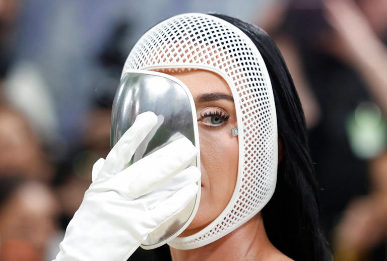Heidi Klum und Beyoncé mit krassen Kleidern: Diese Looks der Met Gala ...