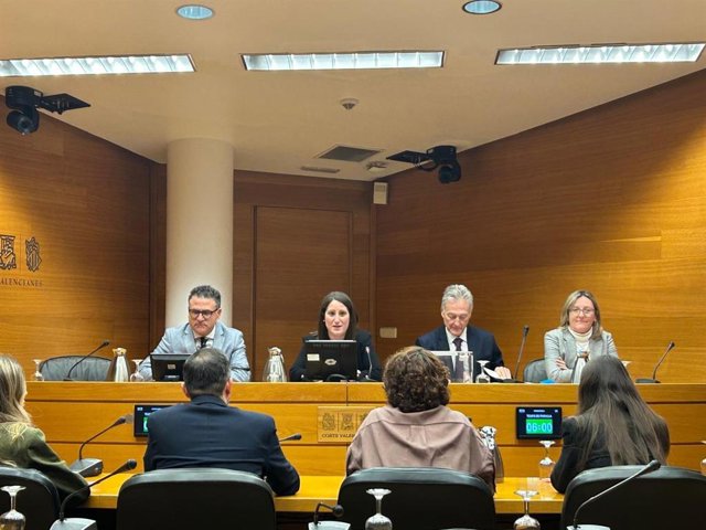 PP y Vox retrasan la votación del plan de trabajo de la comisión de las ...