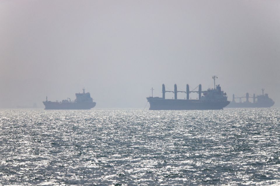 Υπό πίεση η κατάπαυση του πυρός – Πυρά ΗΠΑ και Ιράν στα Στενά του Ορμούζ